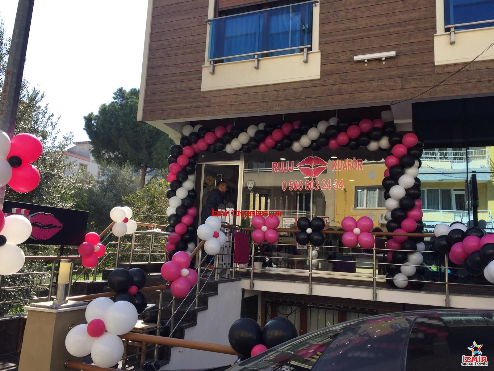 Rujj Kuaför 8 Mart Dünya Kadınlar Günü Balon Süsleme – İzmir Organizasyon